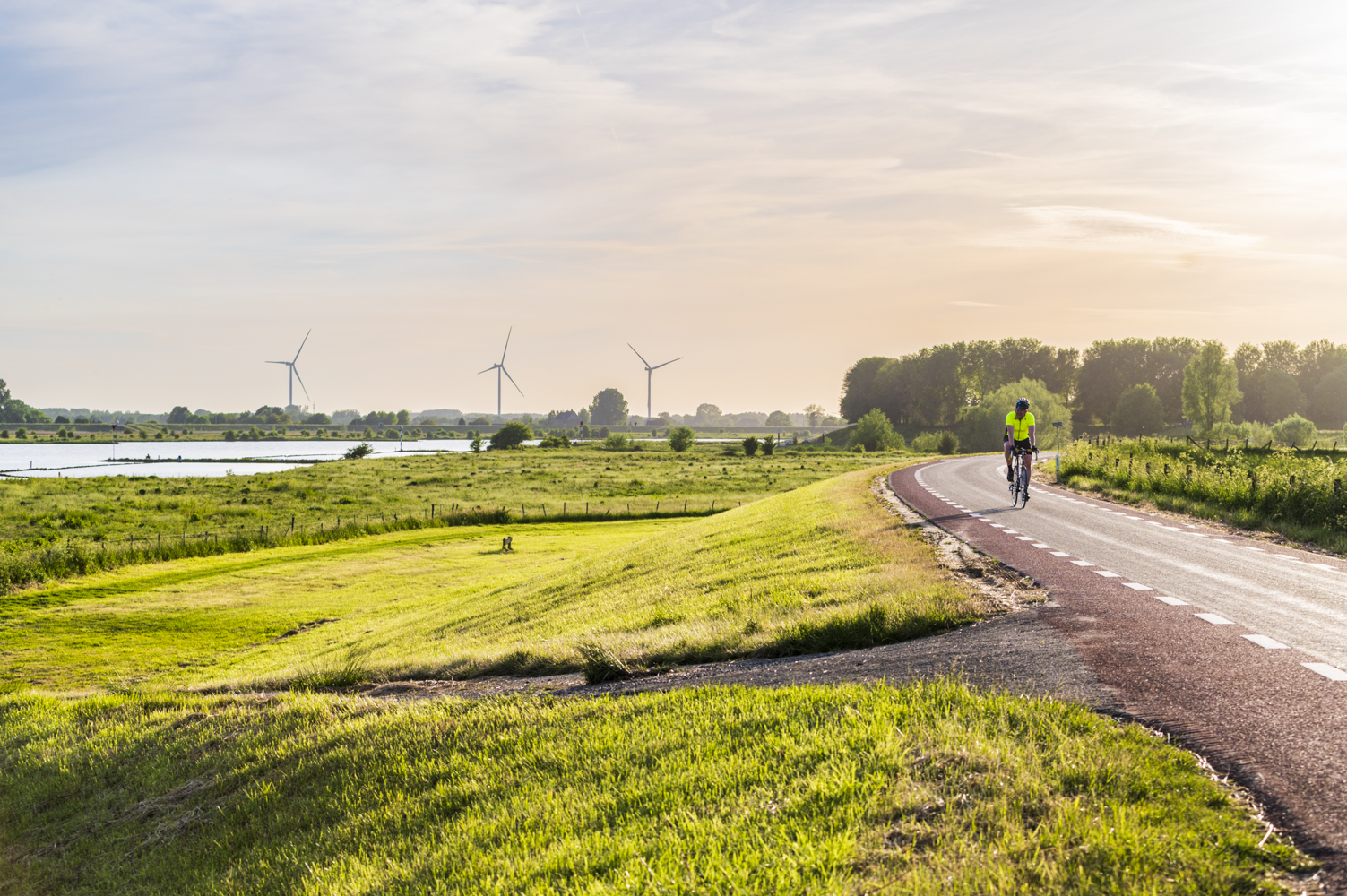 Fietsen langs Utrechts water: dijken, watermolens en peilschalen ...